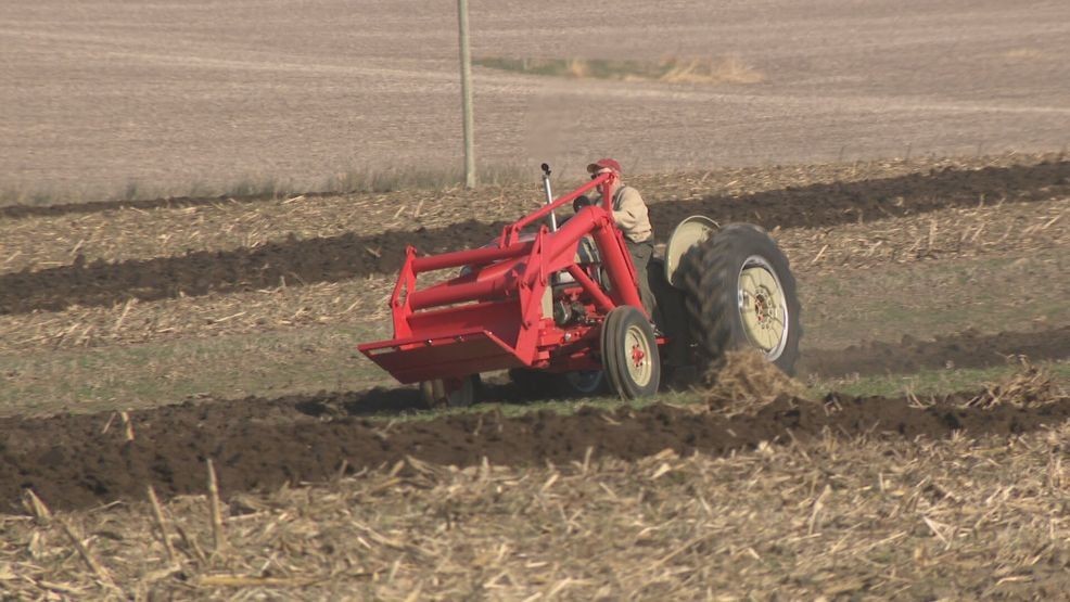 PHOTOS: Vintage tractors plow through time at Central City's old-time ...