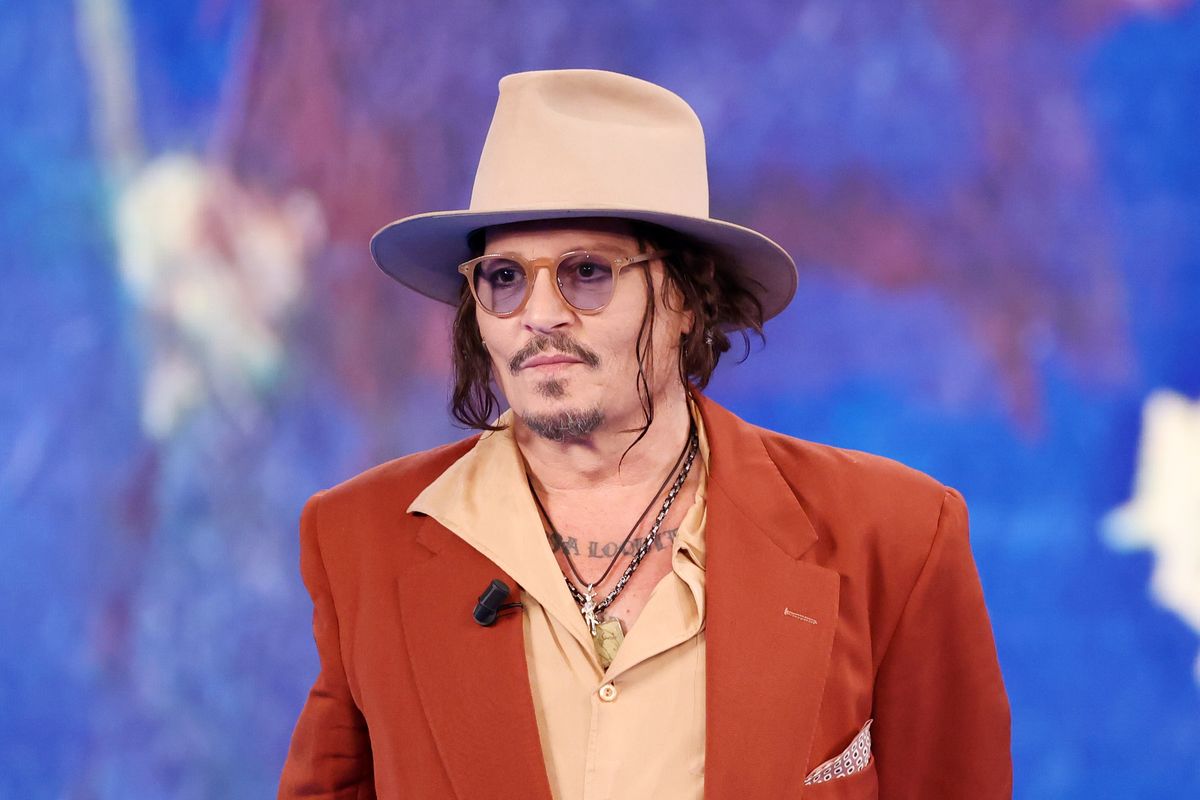 Johnny Depp's new dramatic transformation includes silver hair and blue ...