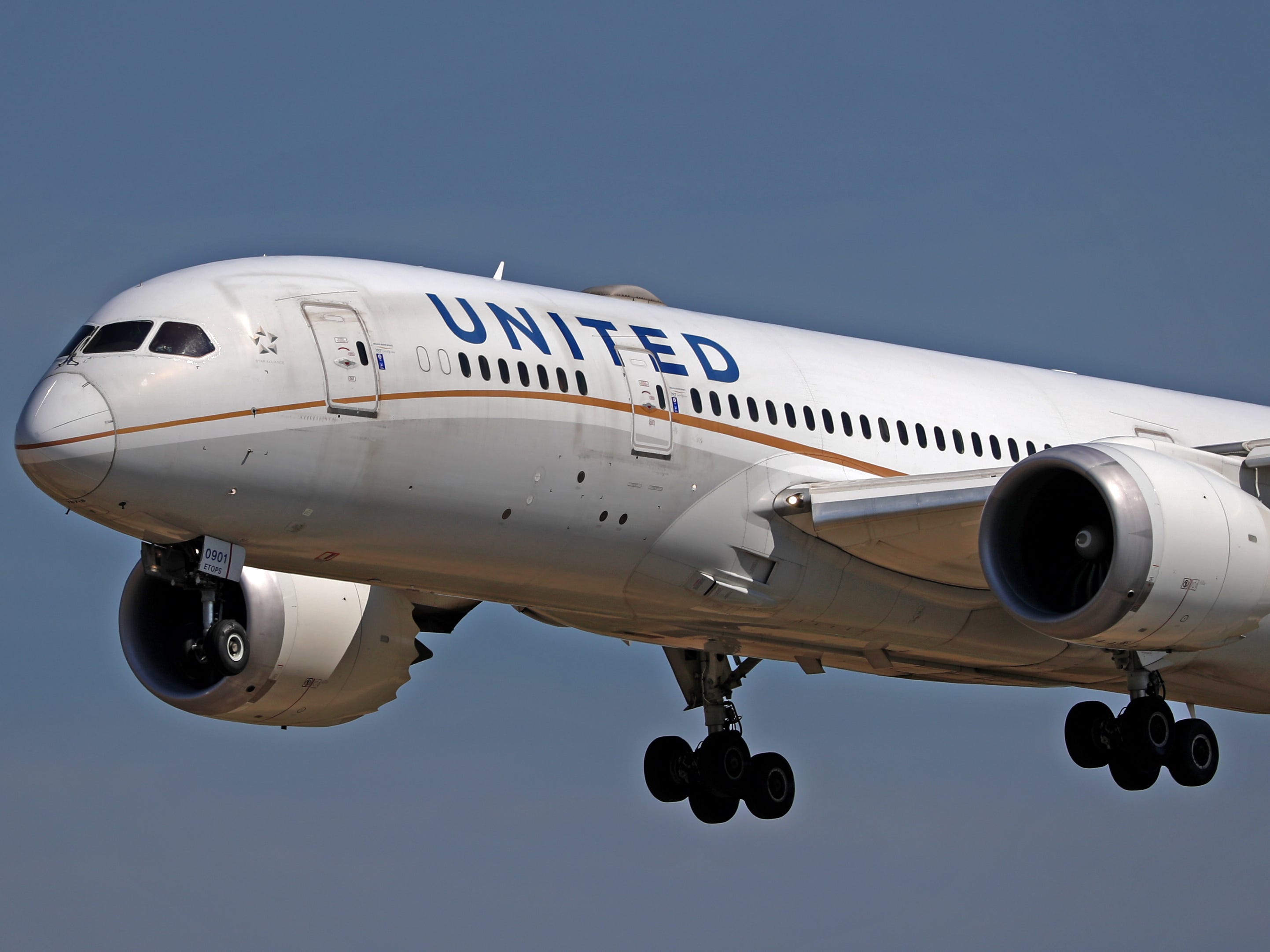 United will cut summer flights as it braces for a possible recession
