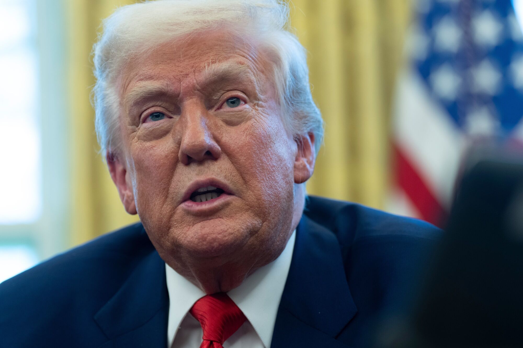 Trump Signs Executive Orders on Federal Purchasing, Office Space