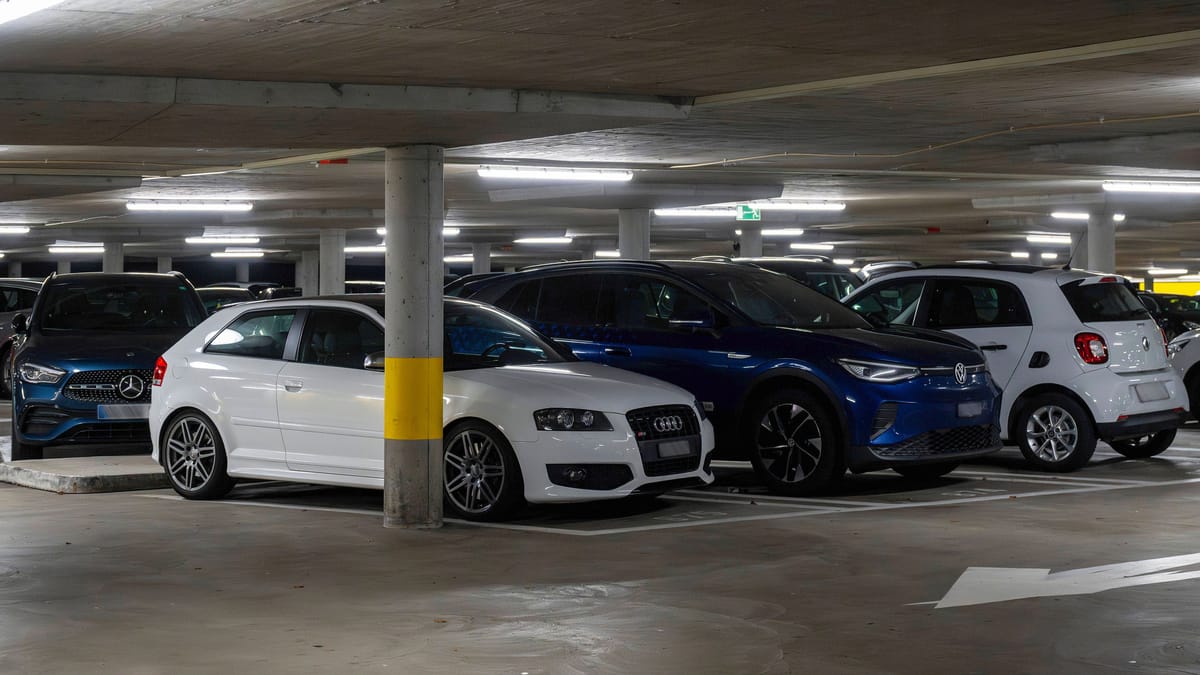 So finden Sie im vollen Parkhaus schneller einen Parkplatz für Ihr Auto