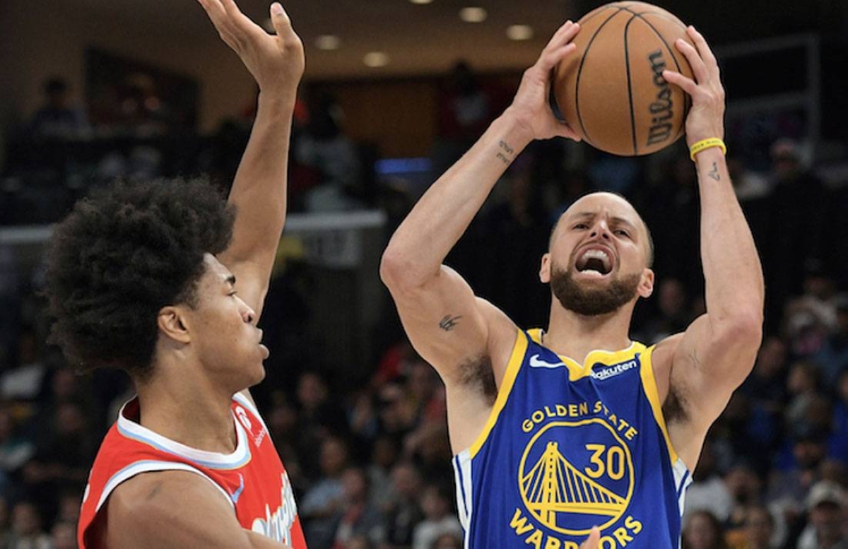 'Incredible' Curry scores 52 as Warriors down Grizzlies