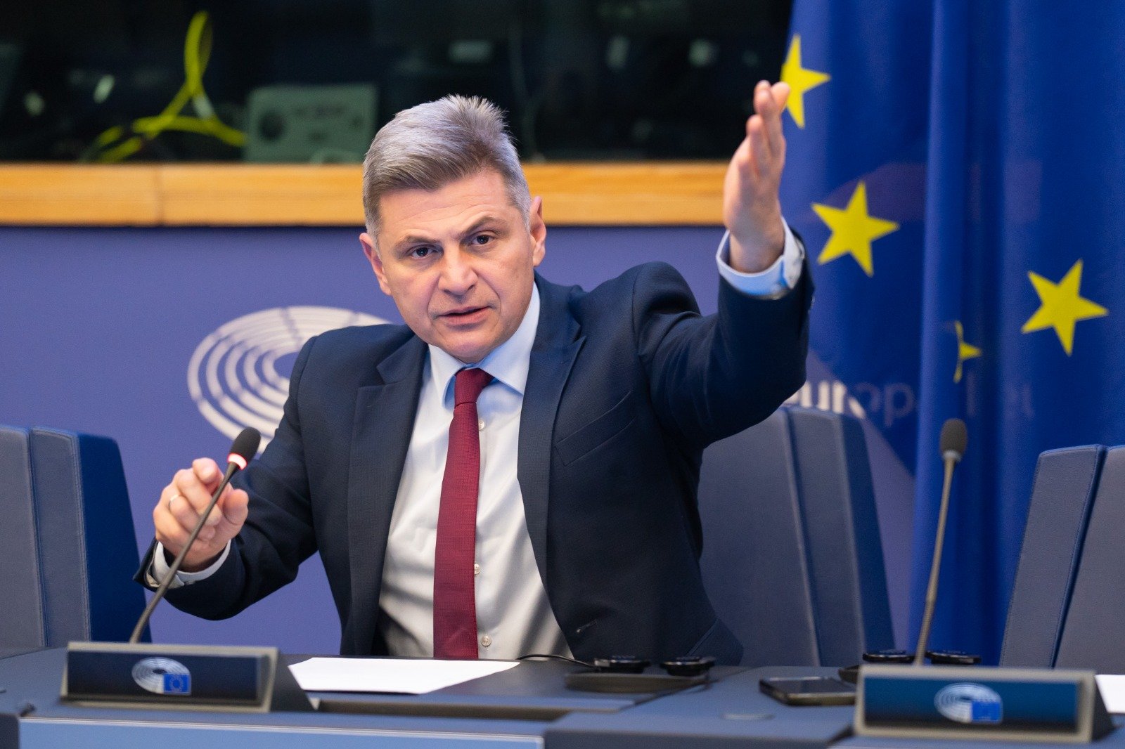 Φαραντούρης προς Κομισιόν: Προστασία ΑΟΖ και θαλασσών βάσει του Χάρτη ...