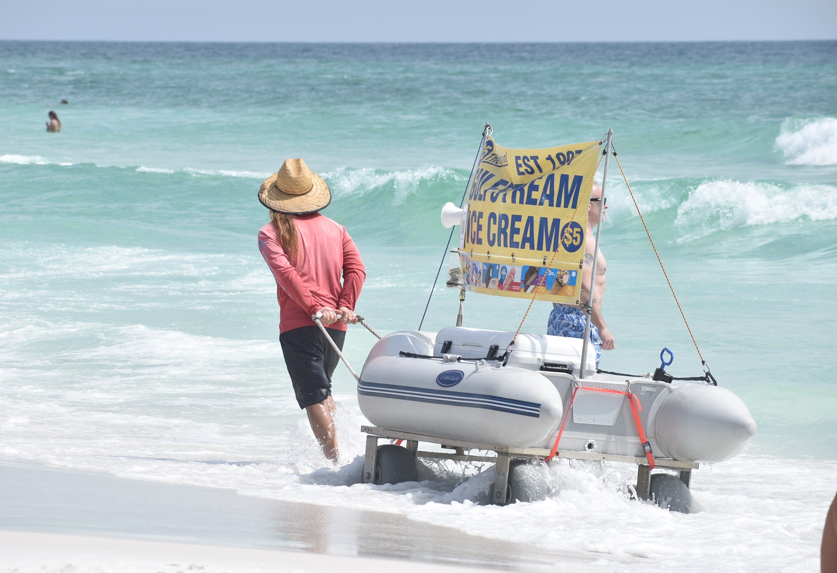What beach vendors are allowed on Destin beaches?
