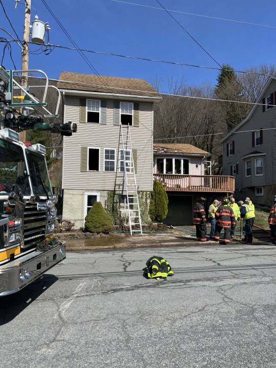Three people escape fire in Jim Thorpe