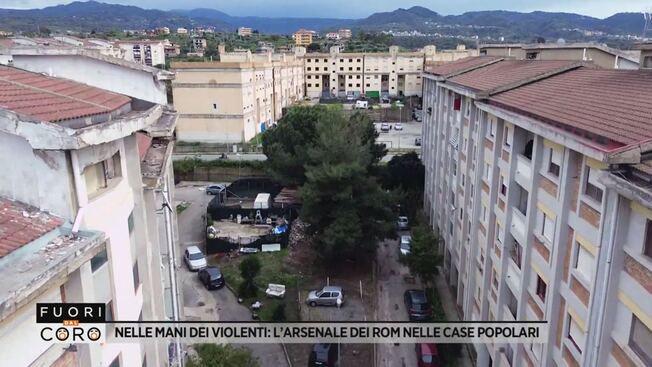 Nelle mani dei violenti: l'arsenale dei rom nelle case popolari