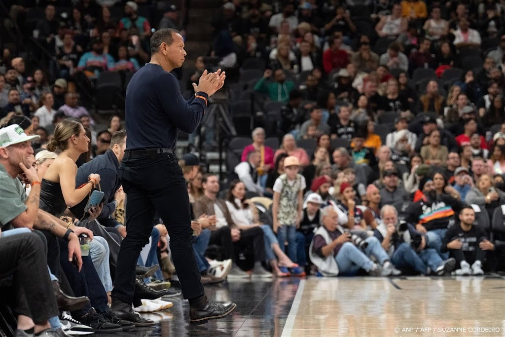 Ex-verloofde Jennifer Lopez mag basketbalteam Timberwolves kopen