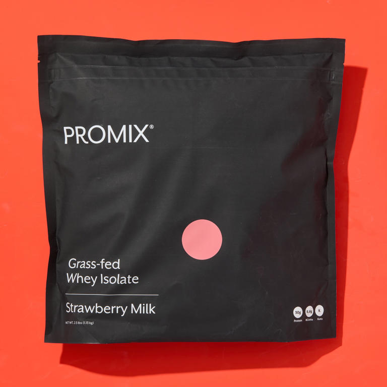 I’m a dietitian, and these are the 6 protein powders I trust for ...