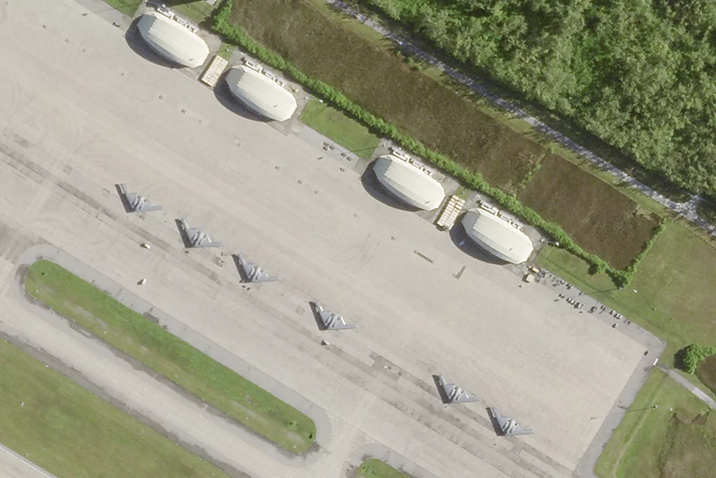 Satellite image shows stealth bombers in Indian Ocean within striking ...