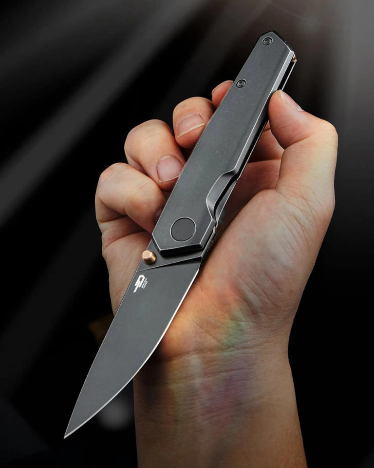 This Sleek Minimalist Knife Puts a Unique Spin on a Traditional ...