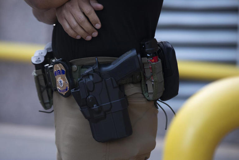 More than 40 people arrested at Texas home amid Tren de Aragua ...