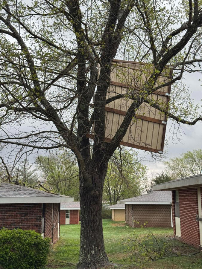 Strong winds, storm causes damage in Houston