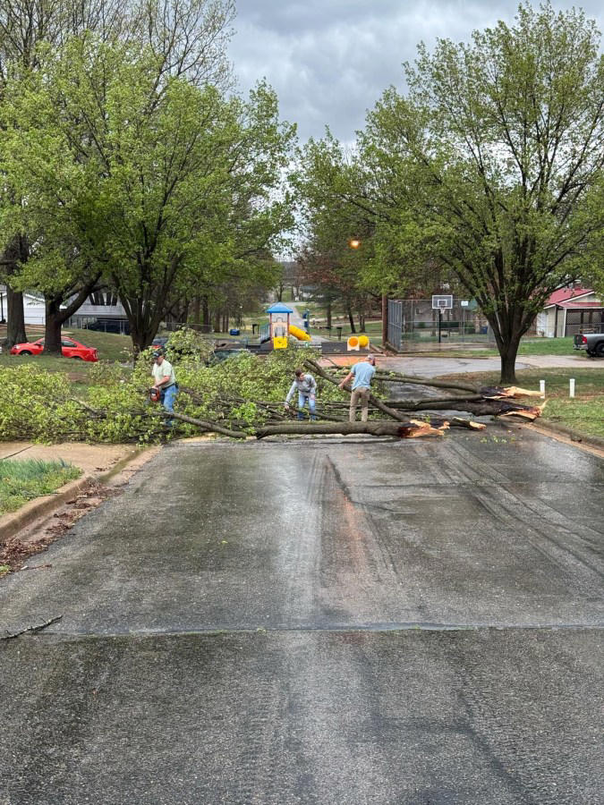 Strong winds, storm causes damage in Houston