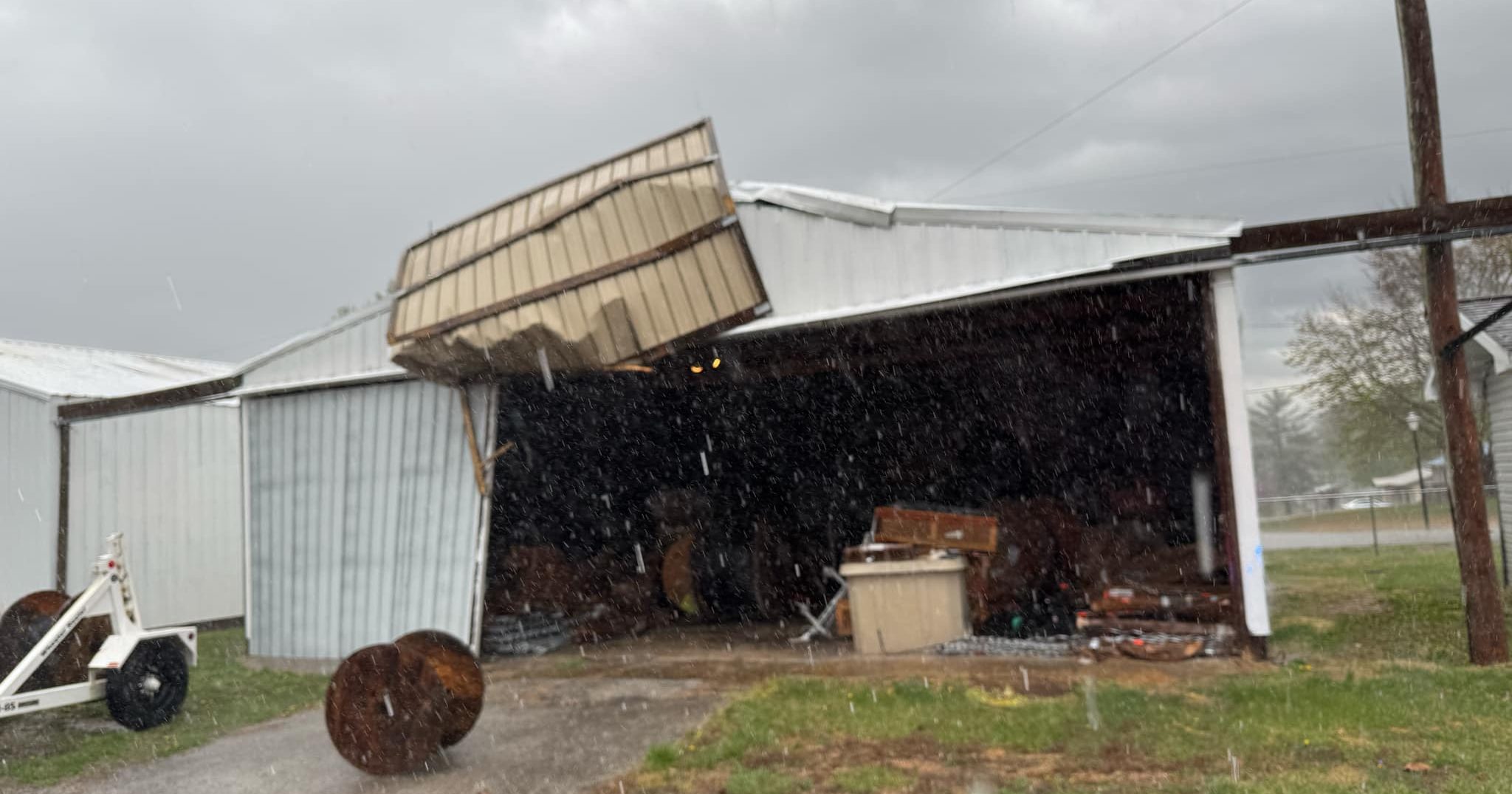 Strong winds, storm cause damage in Houston