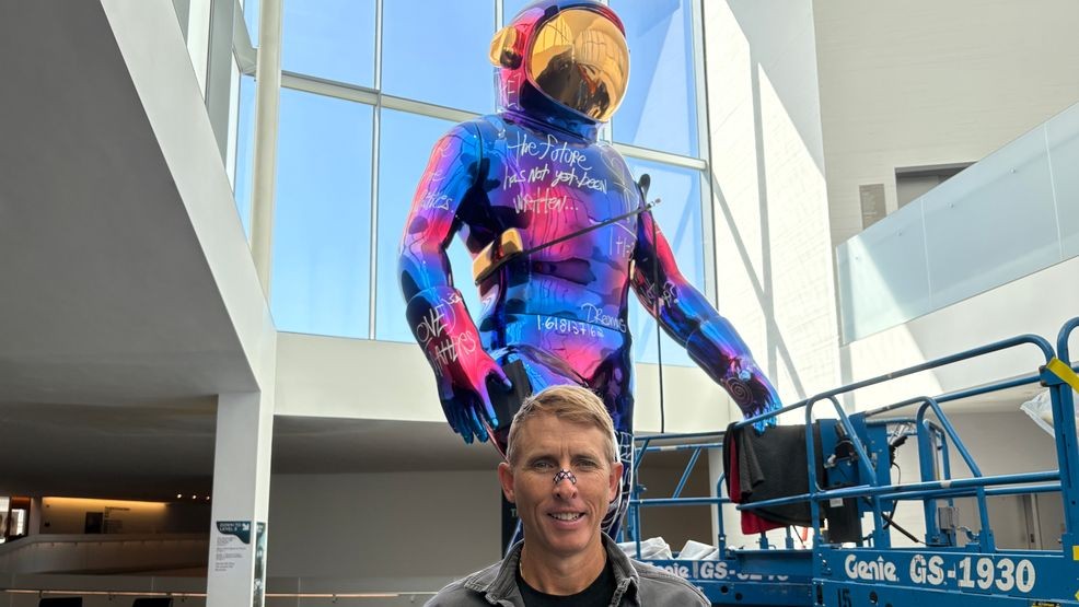 A giant leap for art-kind! 22-foot spaceman sculpture lands at DC's ...