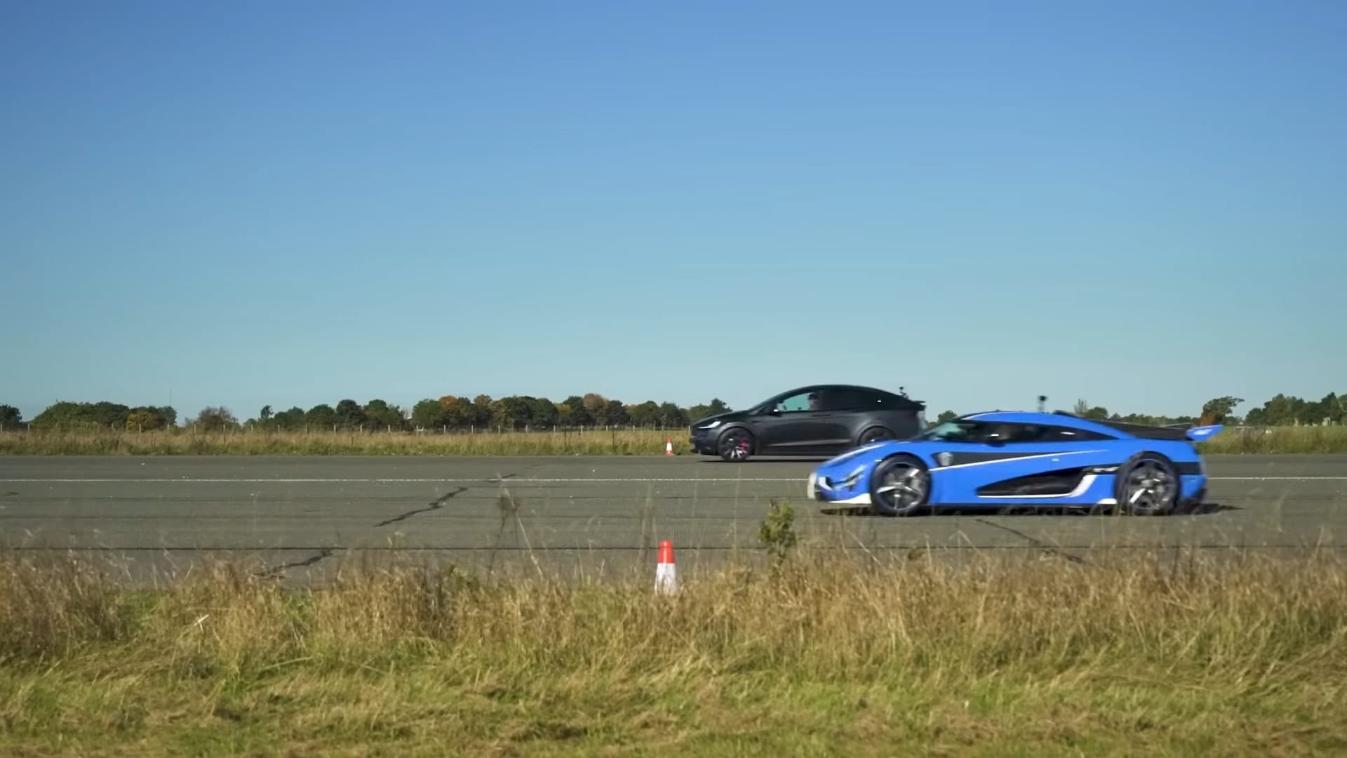 $4.5M Koenigsegg Agera RST Struggles Against Tesla Model X Plaid in ...