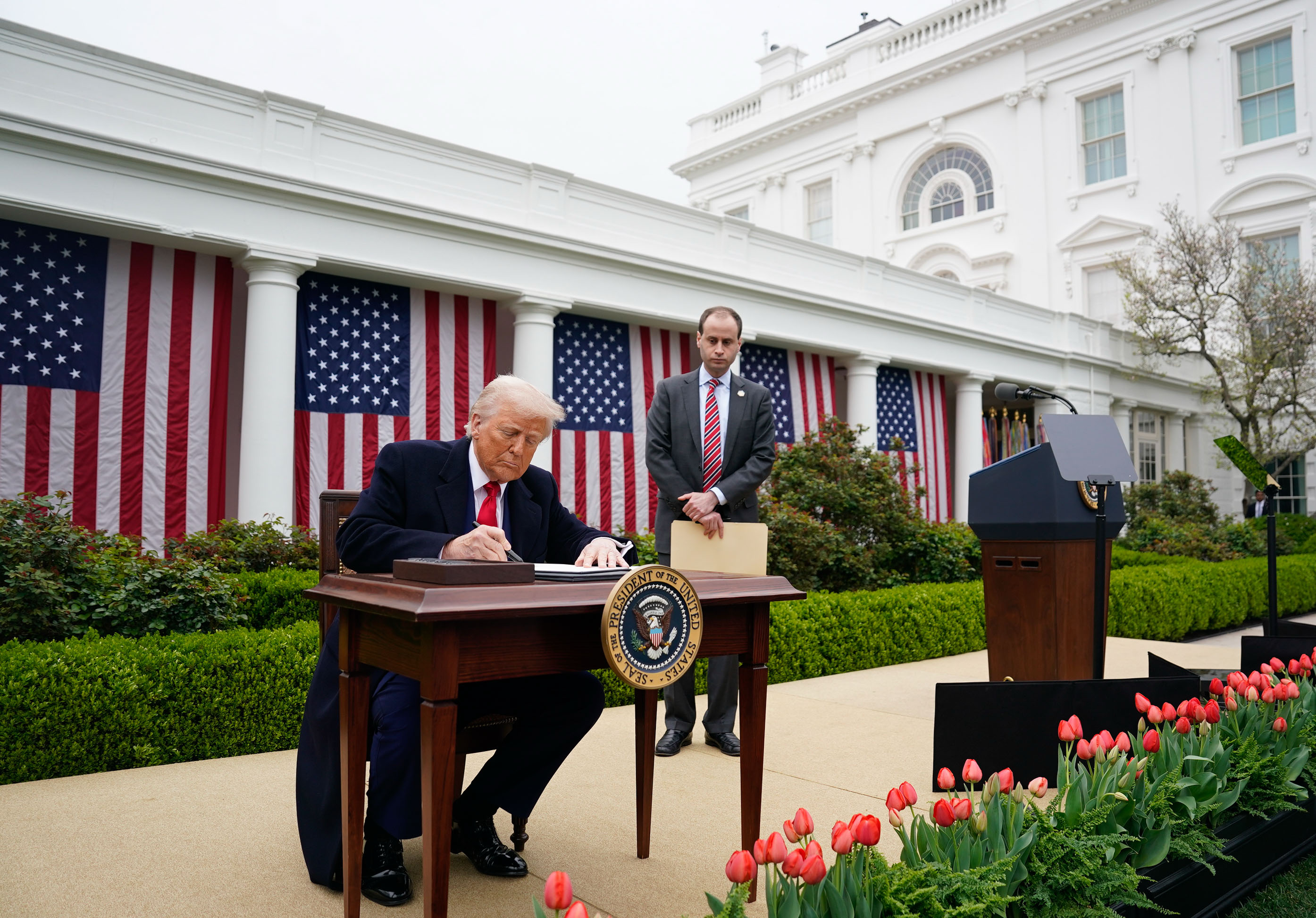 Trump tariffs live updates: Senators introduce bipartisan bill to rein ...