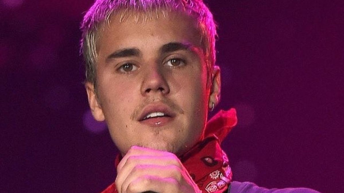 Justin Bieber Shares Video and Sparks Concern: Appears Gaunt and ...