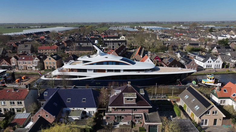 You'll Never Experience Stress Like Towing Lawrence Stroll's Enormous ...