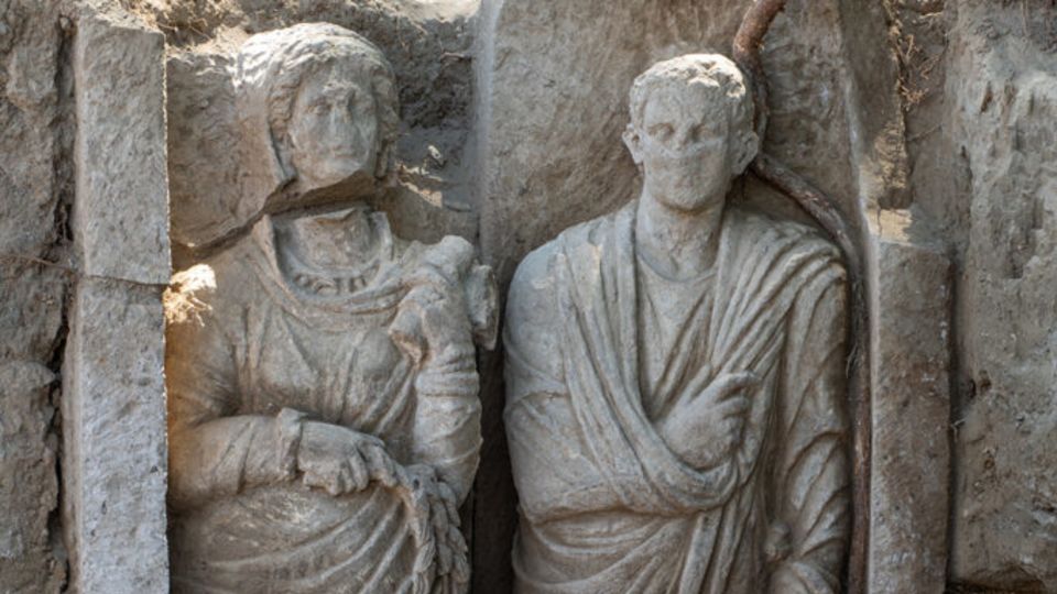 Rare, near-life-sized statues discovered in Pompeii tomb