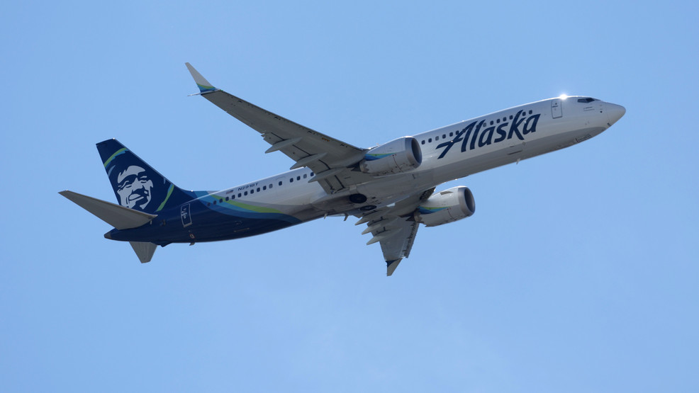 Alaska Airlines Flight 757 returns to PDX on reports of fumes in the ...