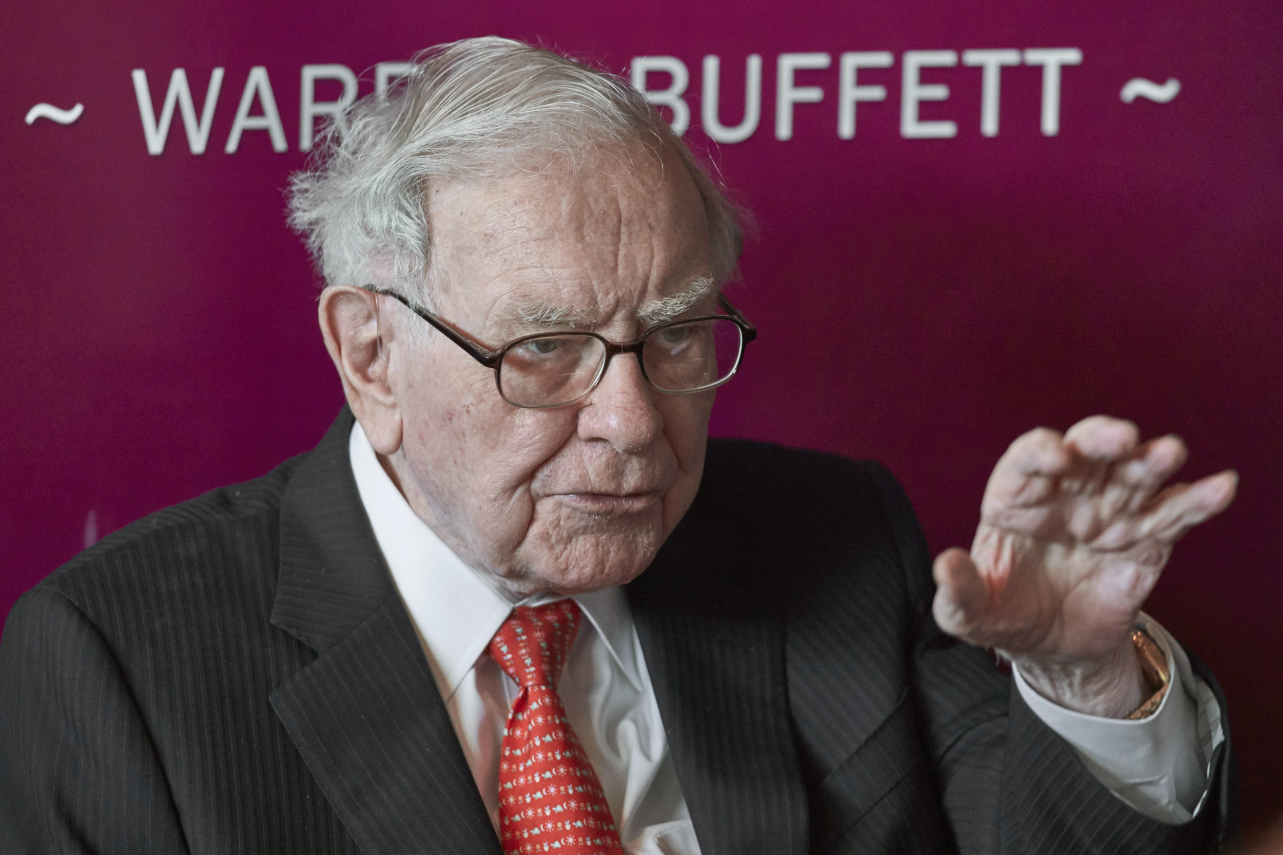 Article Claiming Warren Buffett Buying Tesla Fools Social Media