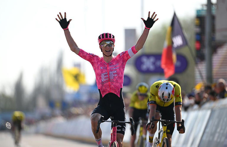 Dwars door Vlaanderen 2025: Neilson Powless out-sprints Wout van Aert ...