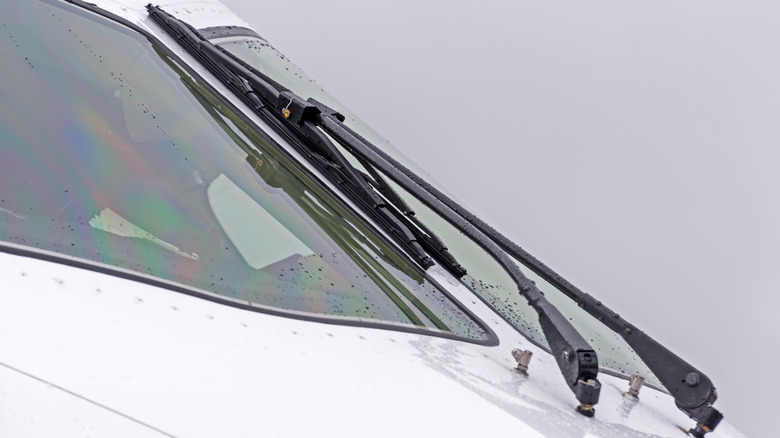 Yes, Airplanes Have Windshield Wipers (But Here's Why Pilots Won't ...