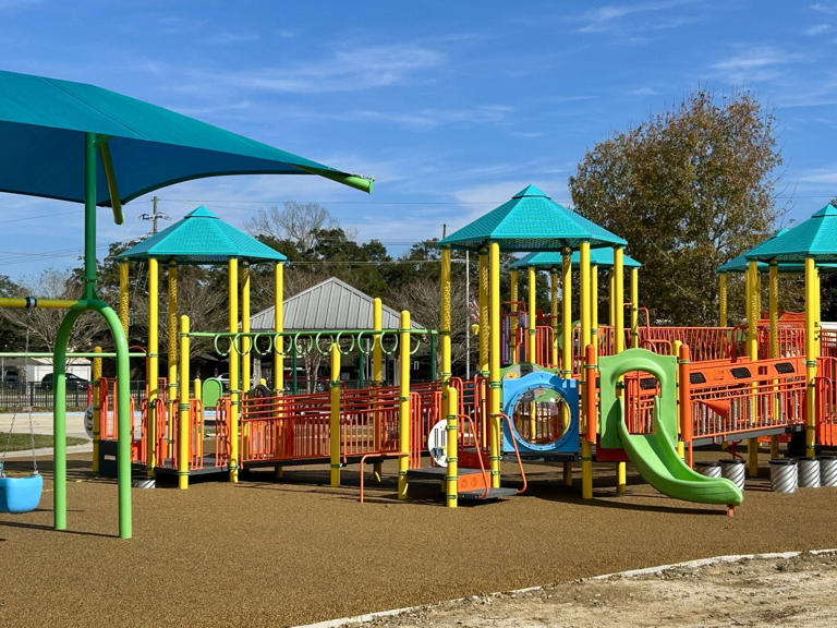 Oak Grove Park celebrates reopening of playground