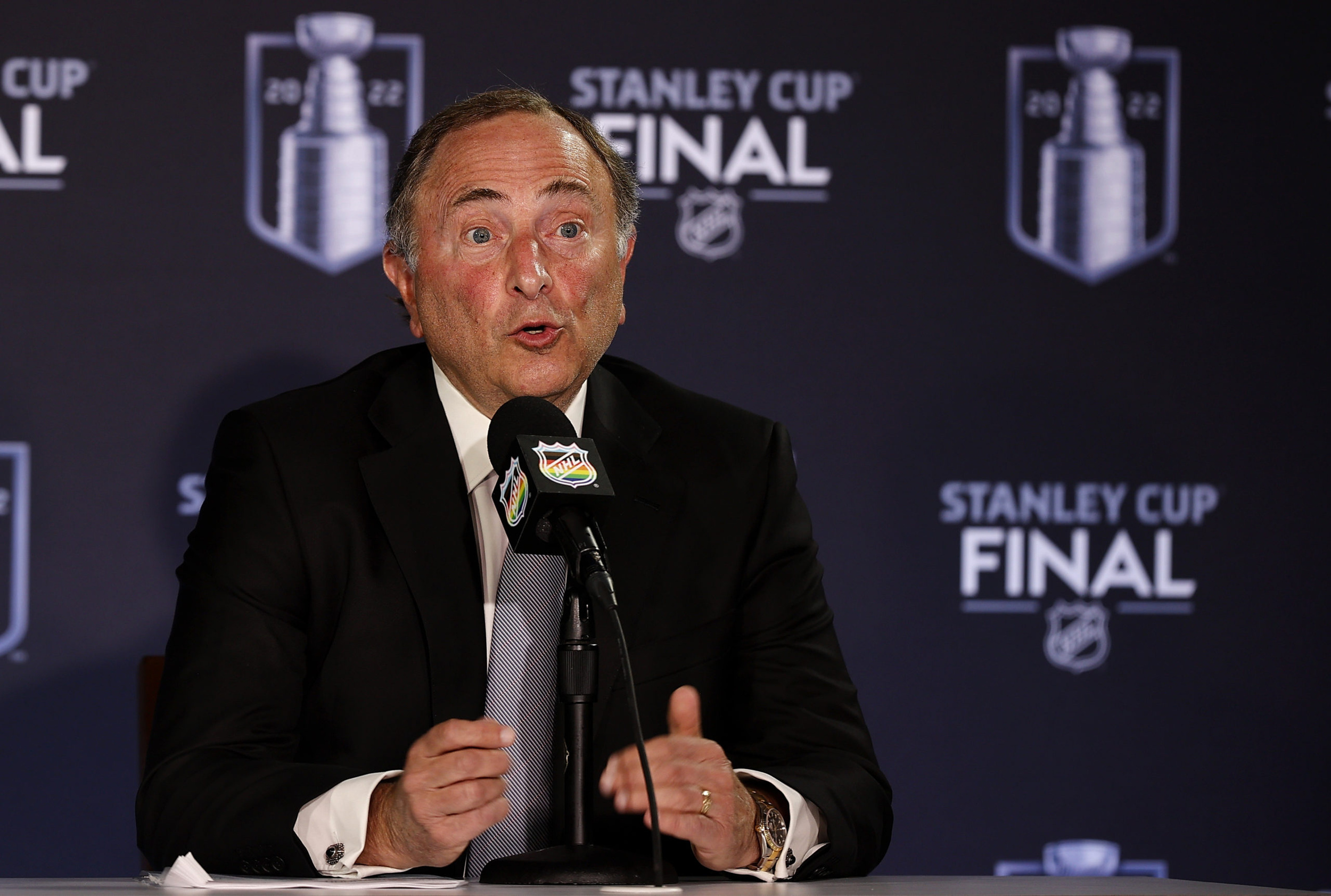 Rogers, NHL formally announce 12-year television rights deal