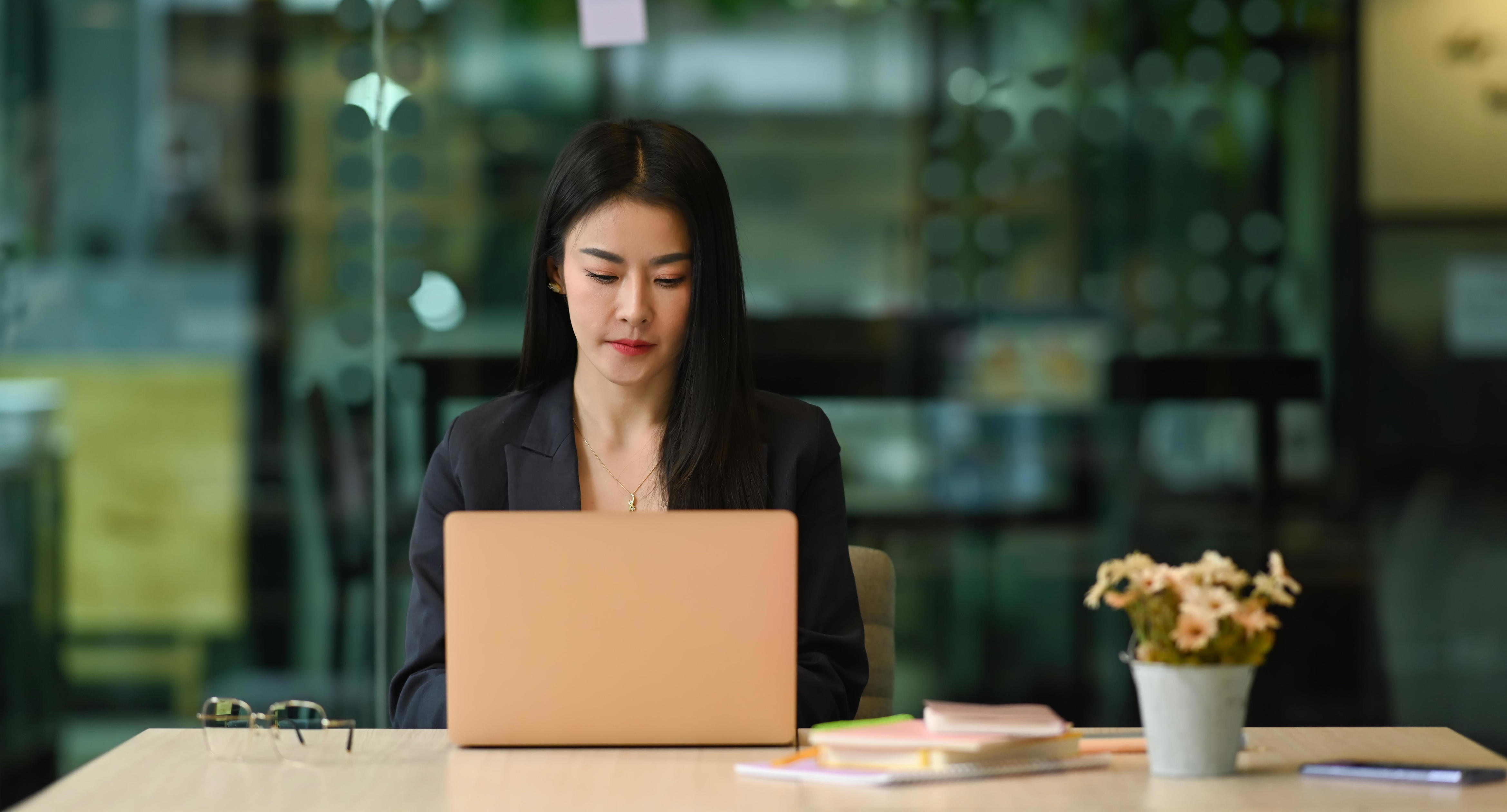 31 Genius Hacks to Skyrocket Your Productivity at the Office