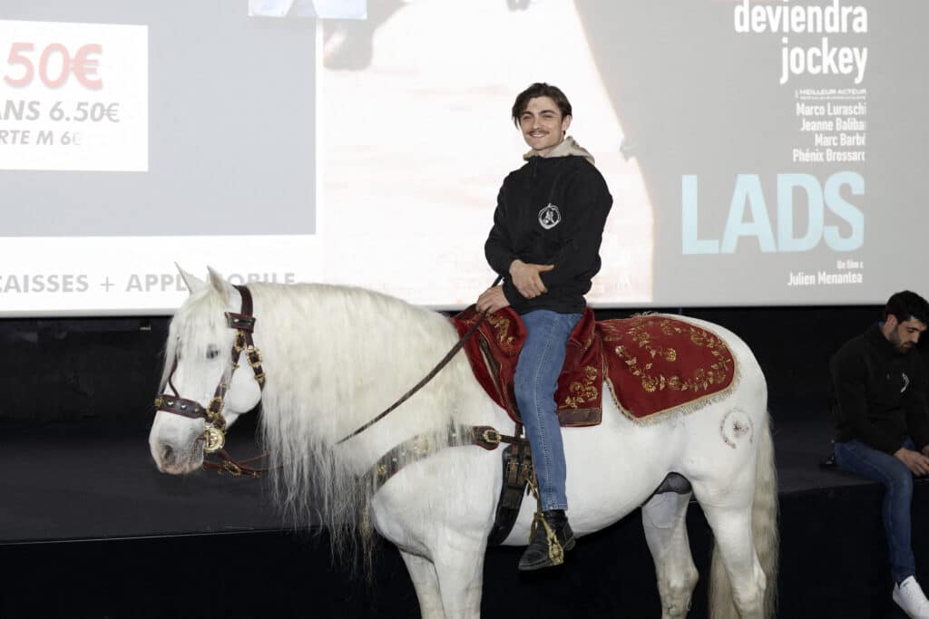 « Lads » au cinéma : qui est Marco Luraschi, cascadeur équestre devenu ...
