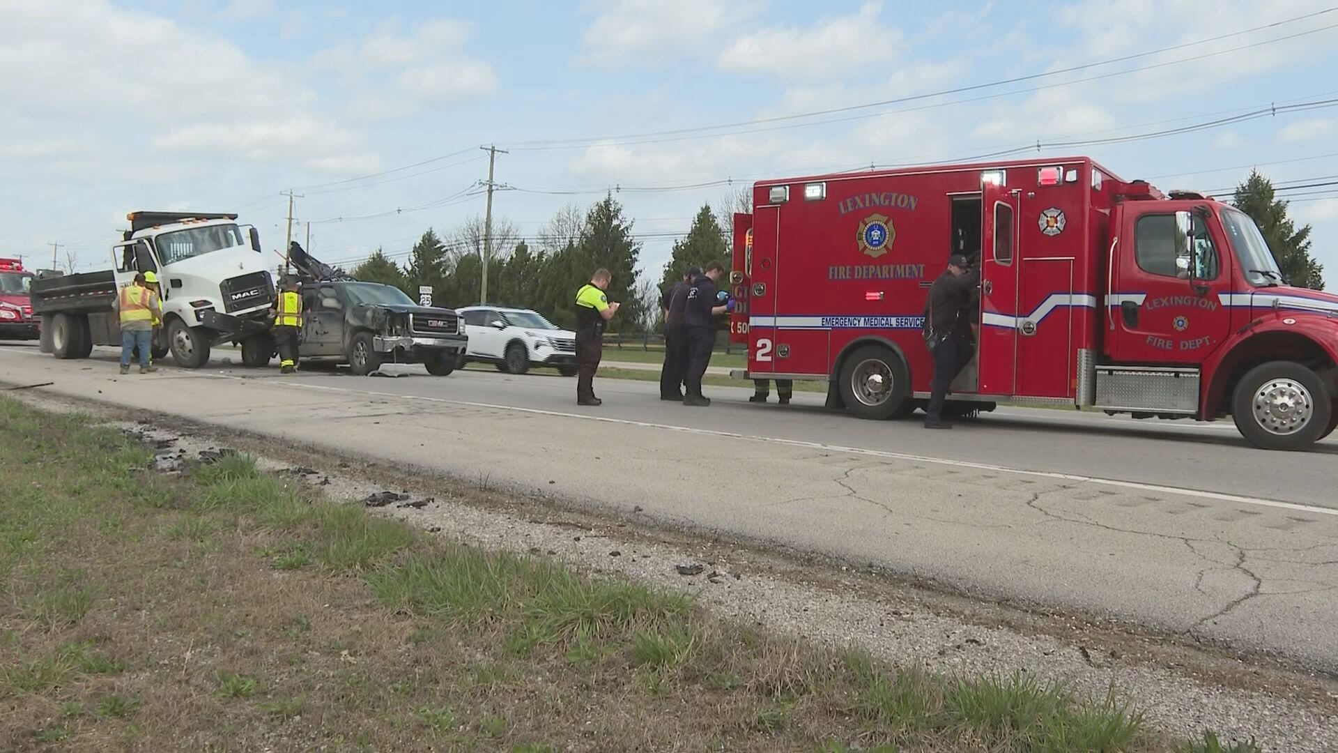 5 taken to hospital after Lexington crash