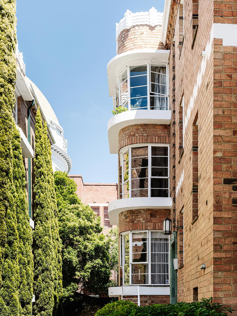 This Compact Aussie Kitchen Packs in a Pop-Up Dining Nook and Hidden ...
