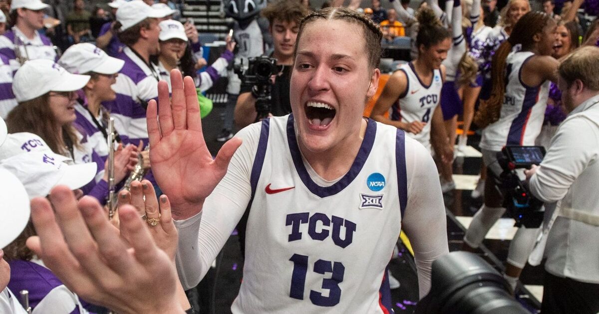 These 26 LGBTQ college basketball players and 62 coaches have been out ...