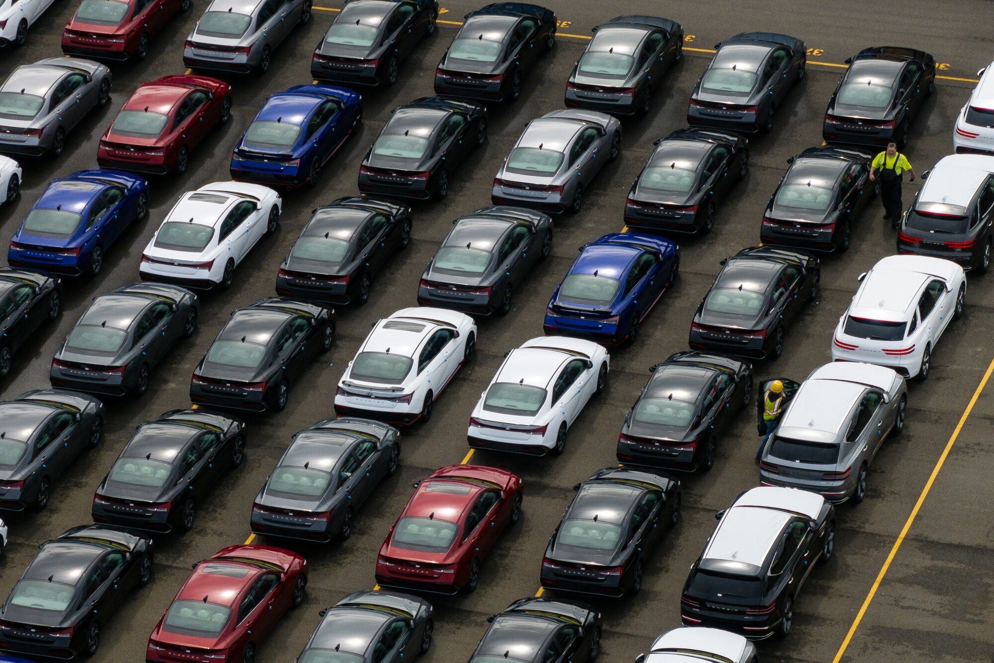 Trump’s 25% US Auto Import Tariff Takes Effect, Raising Costs