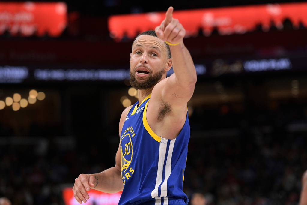Curry hits 12 3s and scores 52 as Warriors moving up in the West with a ...