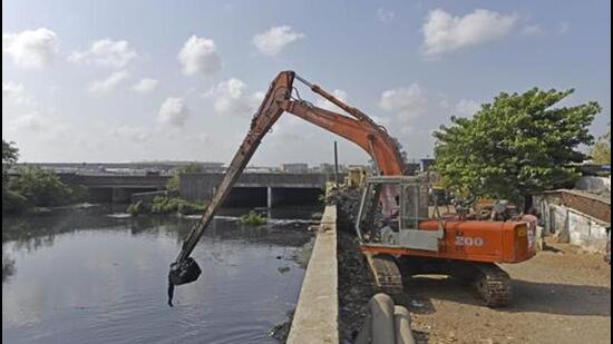 EOW seeks videos, photos to verify Mithi desilting work