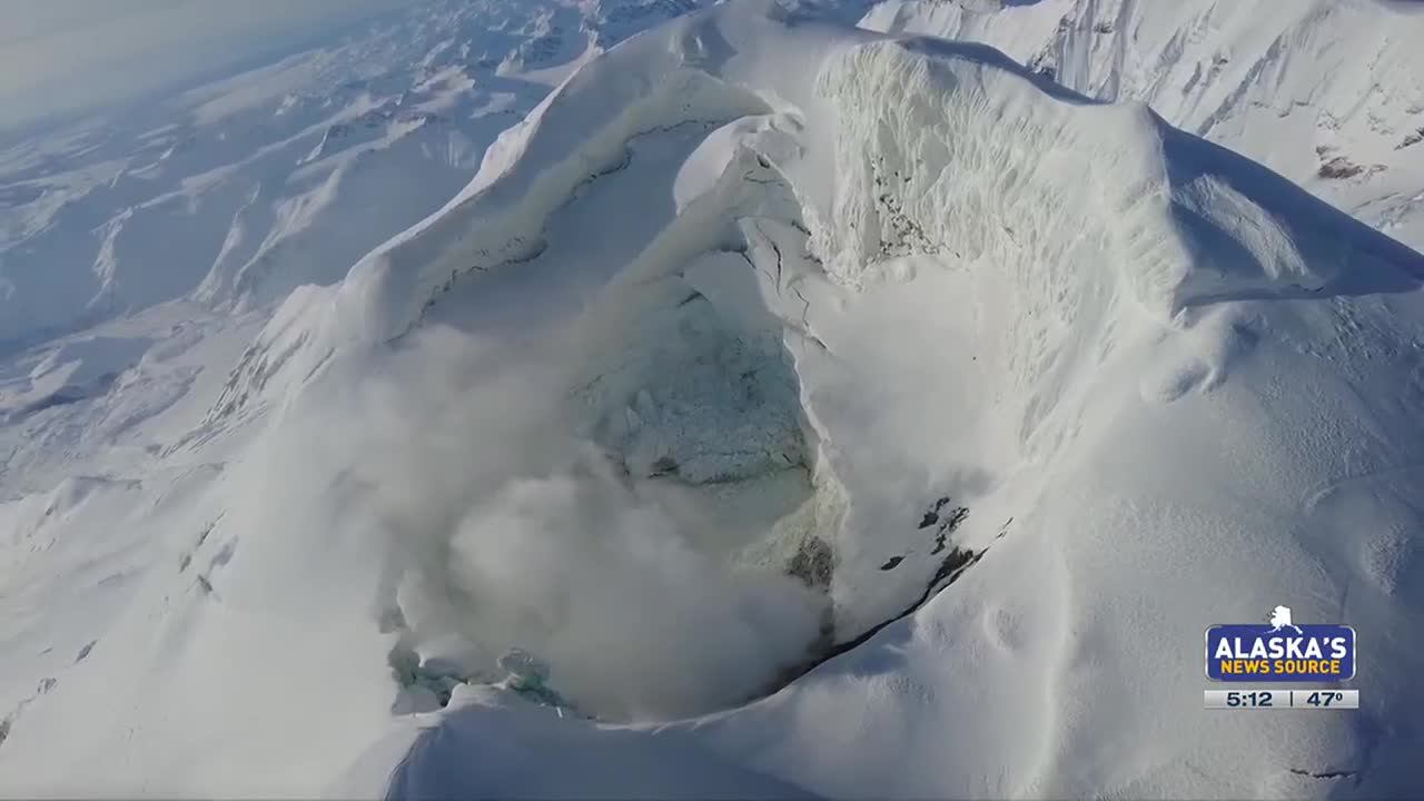 Volcano Watch: A helicopter tour brings close views of the steaming volcano