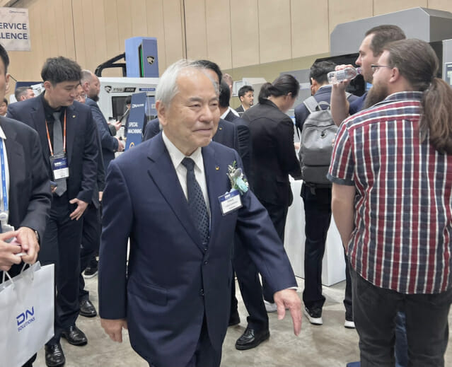 이나바 화낙 회장, 부산 DIMF 방문…"DN솔루션즈와 파트너십 견고"