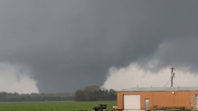 Huge Funnel Cloud Spotted Amid Reports of Multiple Tornadoes in Arkansas