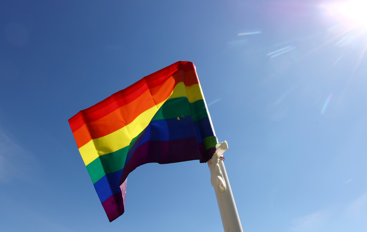 NFL Player Praised For Hosting LGBTQ-Friendly Football Camp