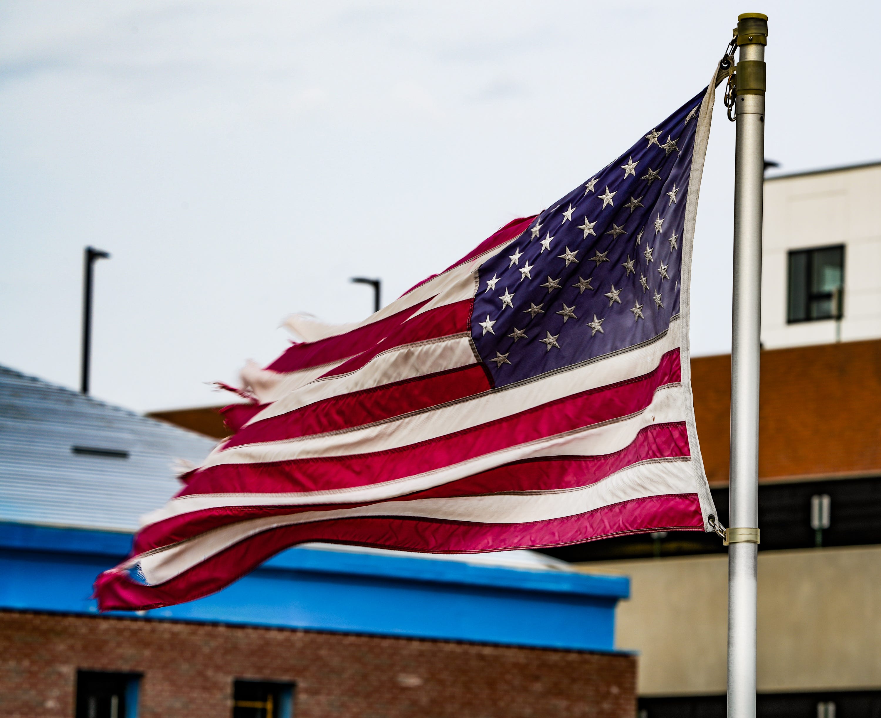 Trump signs executive order aiming to punish American flag-burning ...