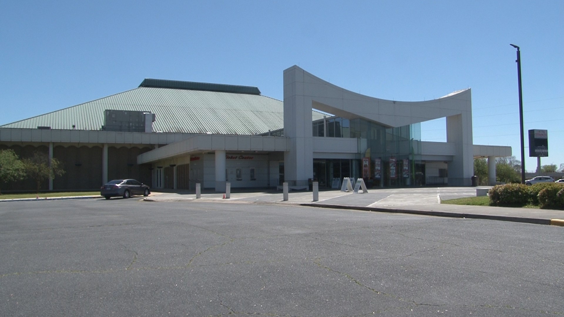Macon-Bibb County leaders looking at options to rebuild Macon Coliseum