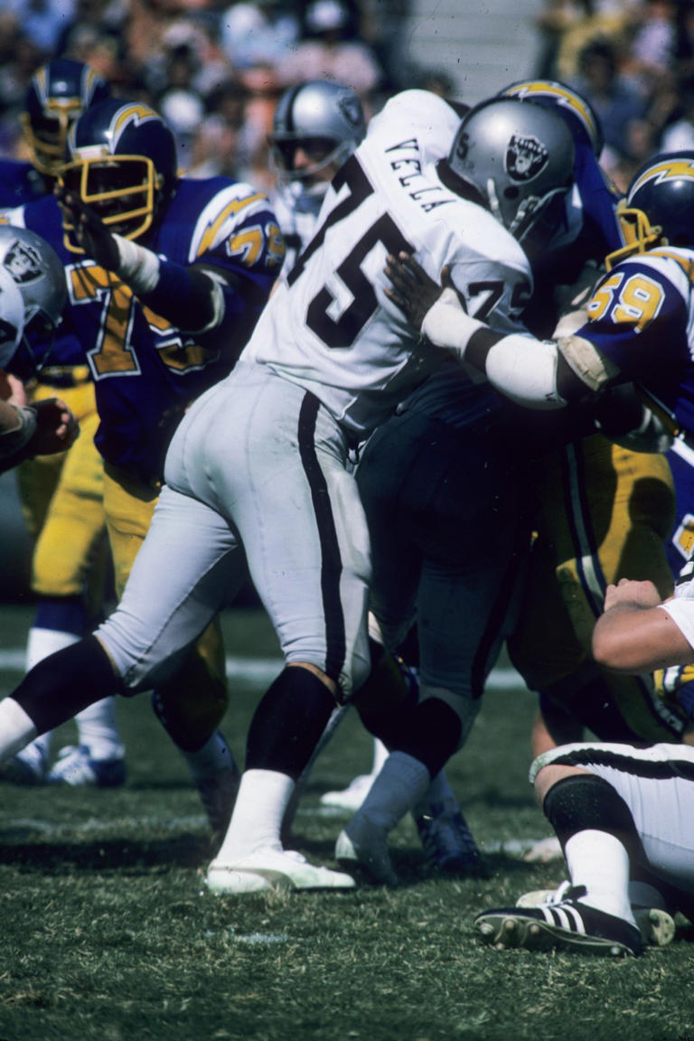 John Vella, Raiders Super Bowl champion, dead at 74