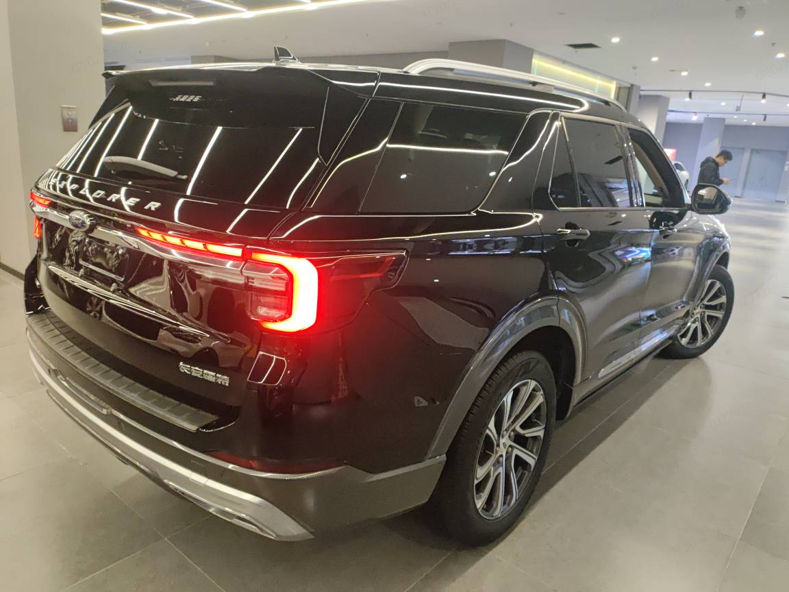 福特 探险者 2023款 EcoBoost 285 四驱风尚plus版 6座实拍图