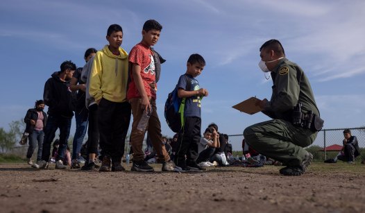 DHS Failed to Enroll 233,000 Unaccompanied Minors in Immigration ...