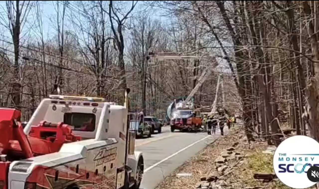 Truck downs power lines on Route 202 in Ramapo, all lanes closed