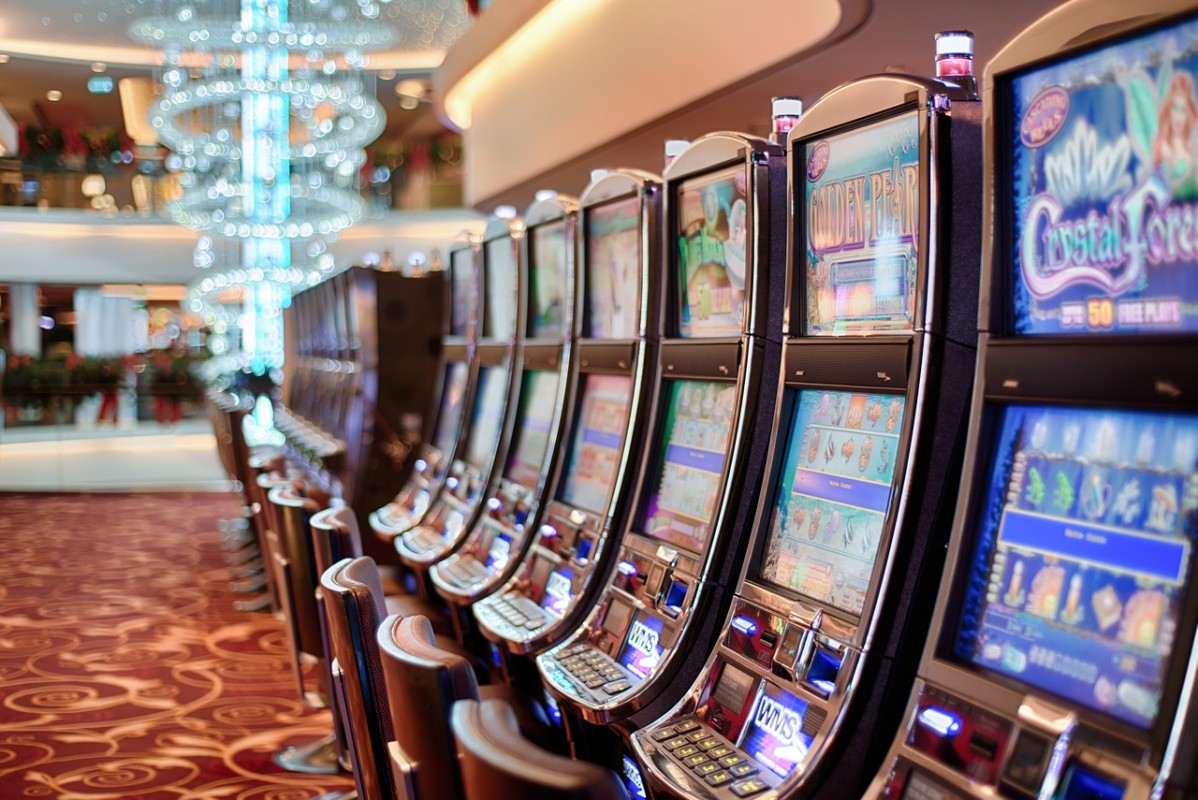 Slot machines, phone lines still down at Minnesota casino after ...