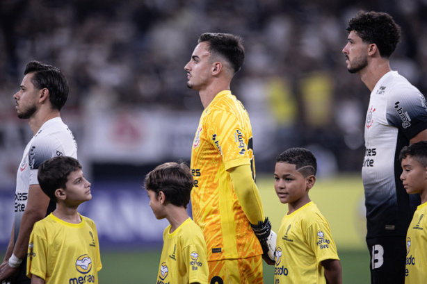 Torcida do Corinthians distribui notas negativas ao elenco após derrota ...